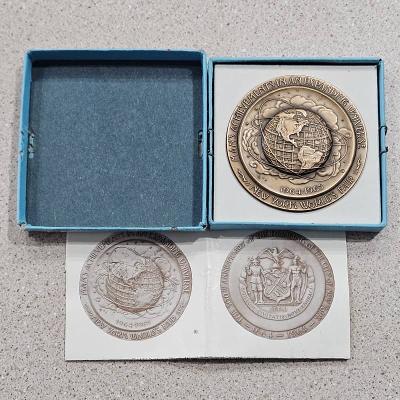 New York Worlds Fair Unisphere Bronze Medallion, Box & Paperwork ...